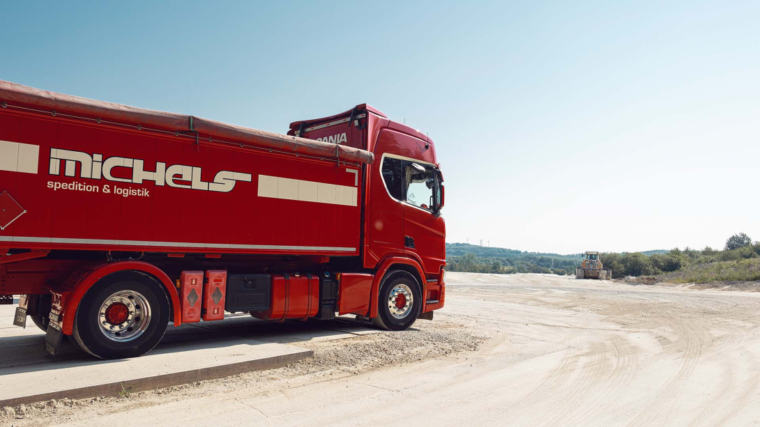 Tipping Trailer Transport | Karl Michels GmbH & Co. KG